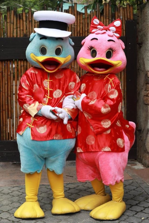 Captain Quack and Lady Quack in CNY Overlay-633×950 | Live Life Lah.......