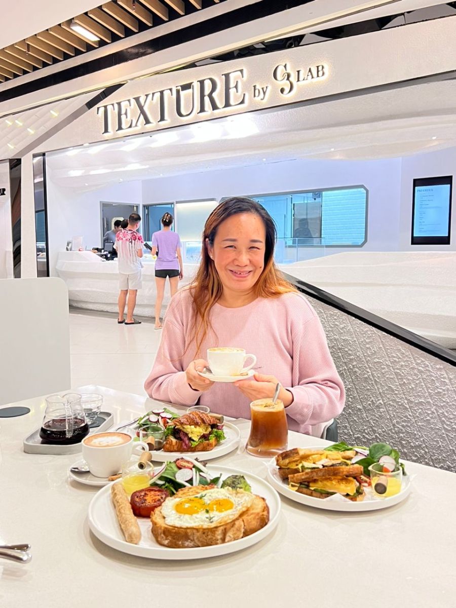 Food Review 2023 -Delectable Artisanal Cakes and breathtaking Mid ...