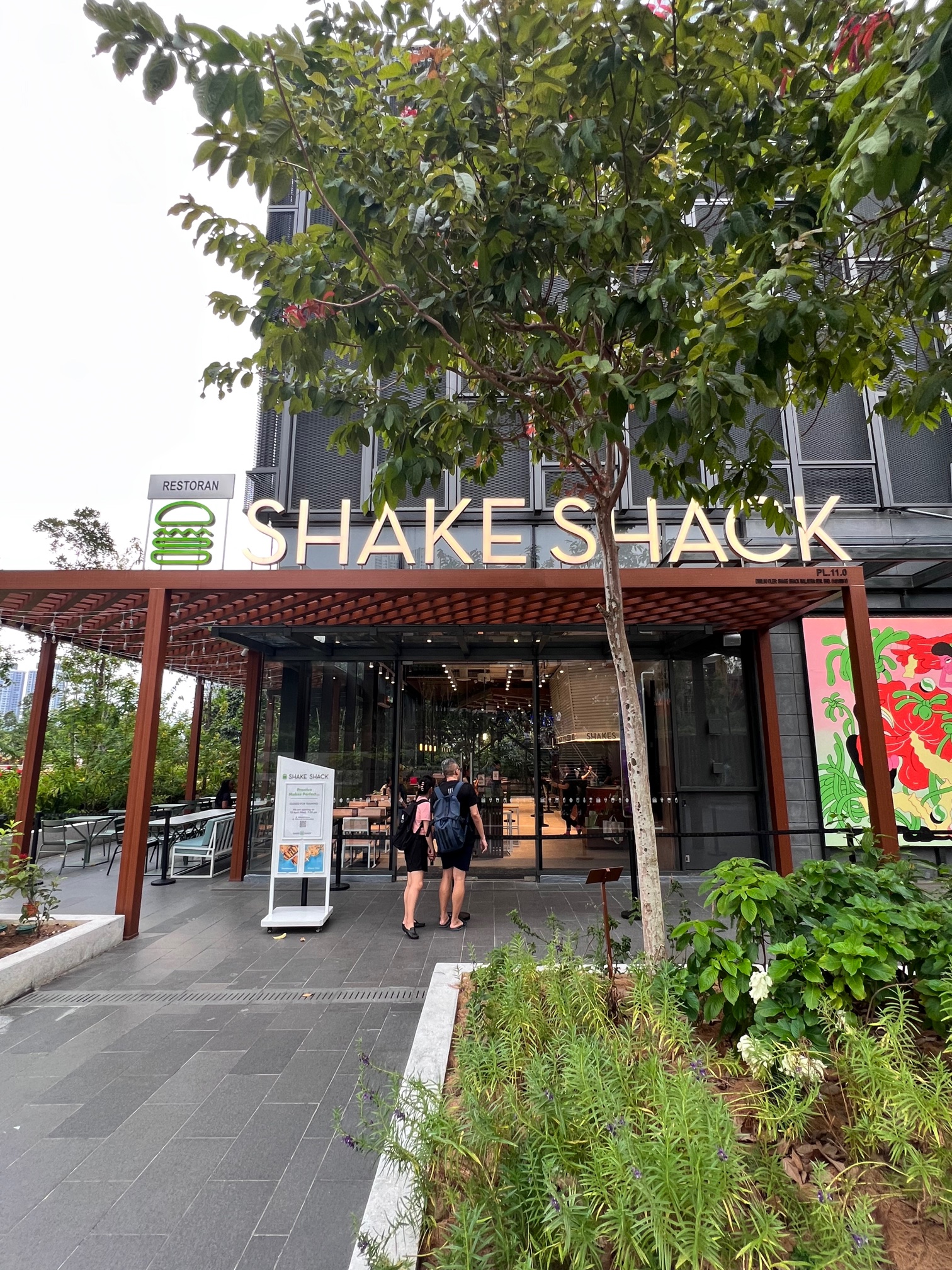 Food Review 2024 : Shake Shack to Open Doors at The Exchange TRX on ...