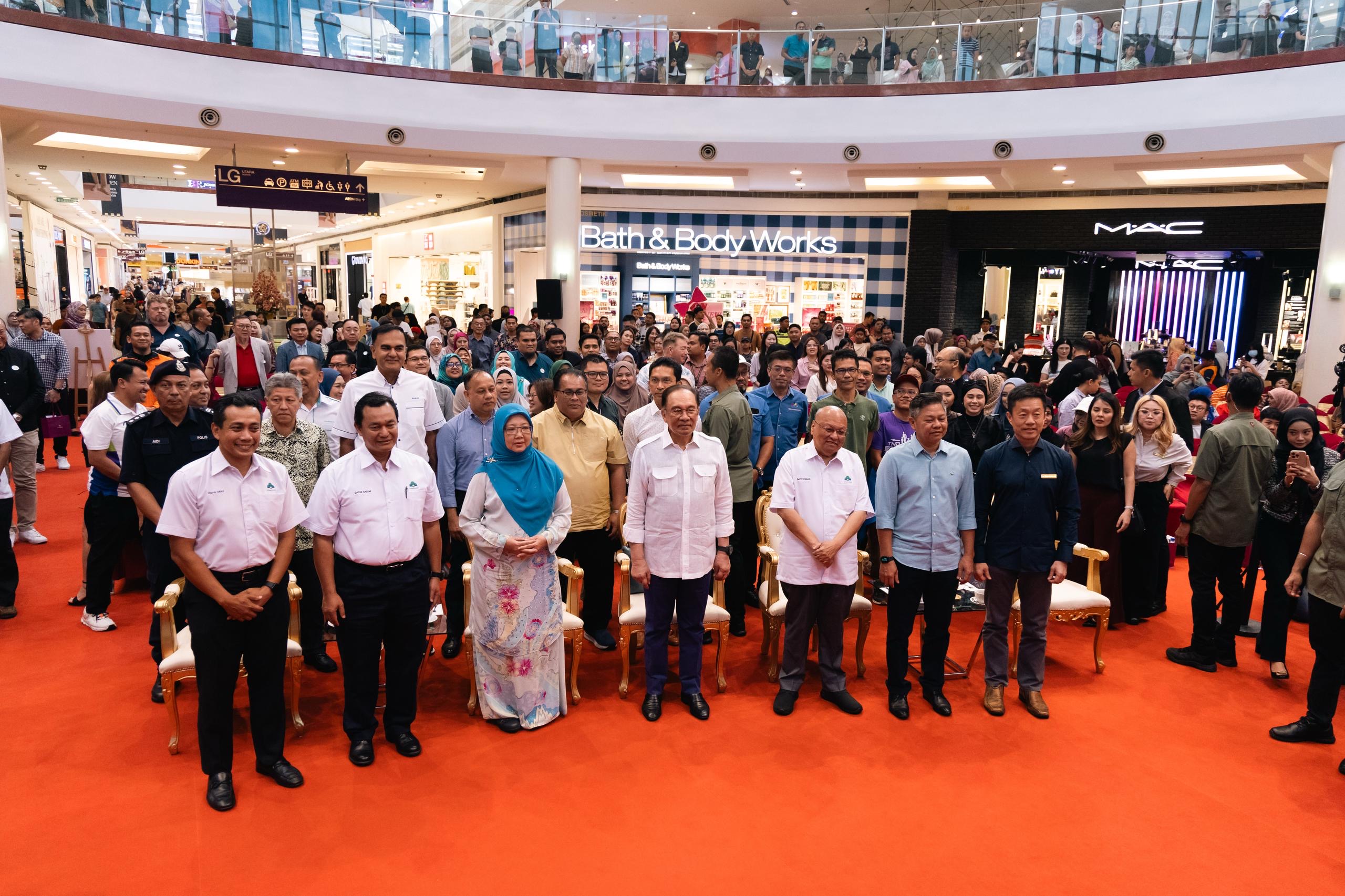 SHOPPING 2025 – ALAMANDA PUTRAJAYA’S REVAMP LAUNCHED BY PRIME MINISTER ...