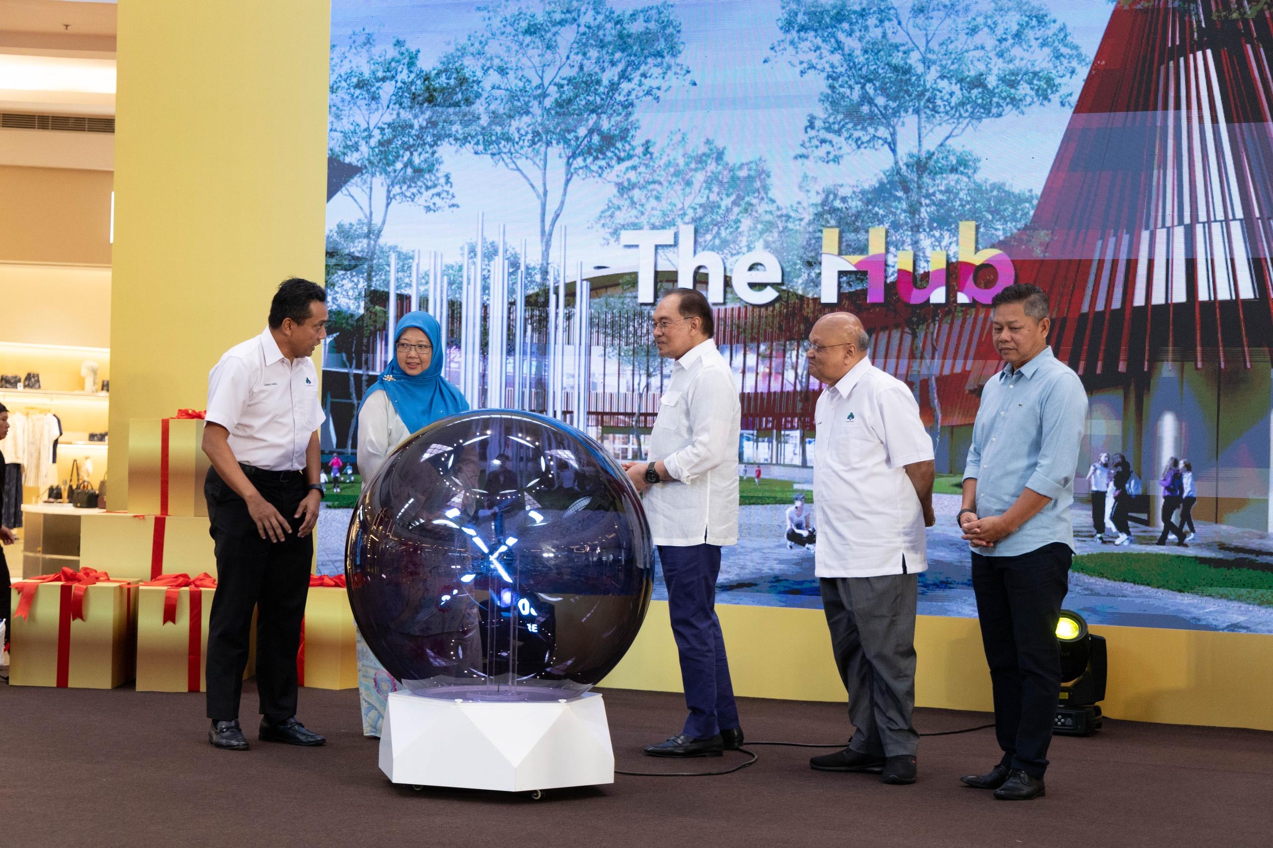 SHOPPING 2025 – ALAMANDA PUTRAJAYA’S REVAMP LAUNCHED BY PRIME MINISTER ...