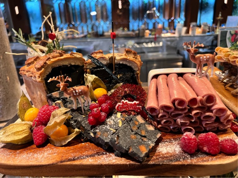 XMAS 2025 – A Merry Feast At Fairway Coffee House, M Resort & Hotel KL ...
